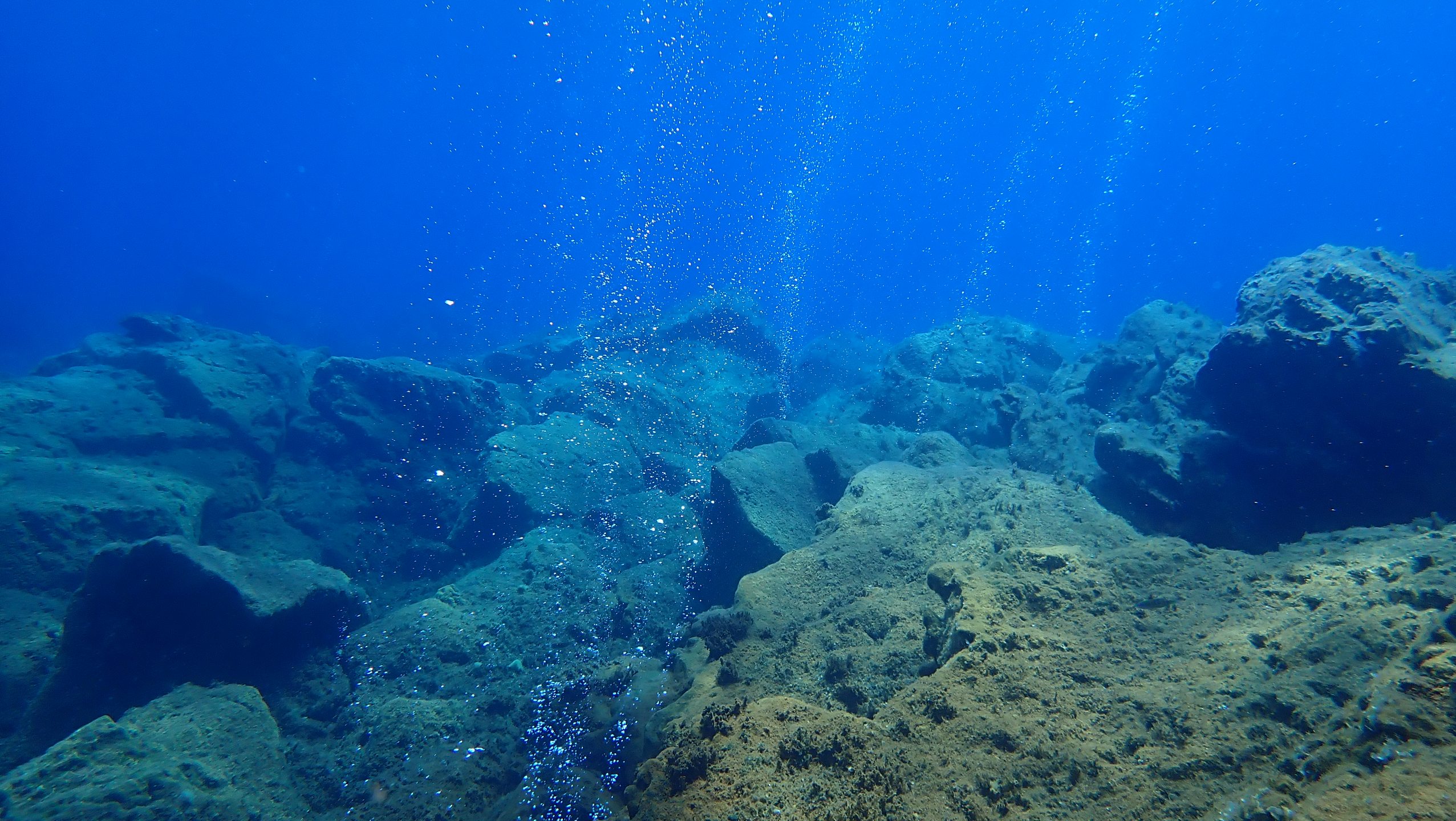 Volcano bubbles dive site | PADI