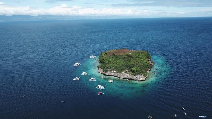 Pescador Island dive site | PADI