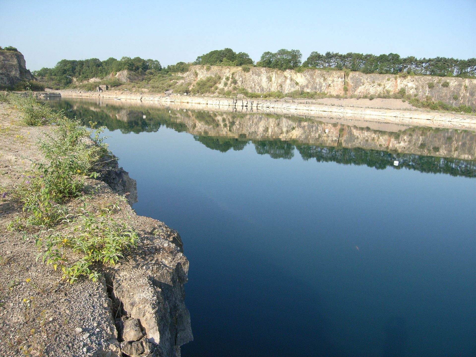 Cromhall Quarry dive site | PADI